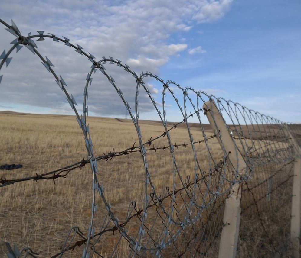 Low Prices Prison Mesh Fence Razor Barbed Tape Hot Dipped Galvanized ...