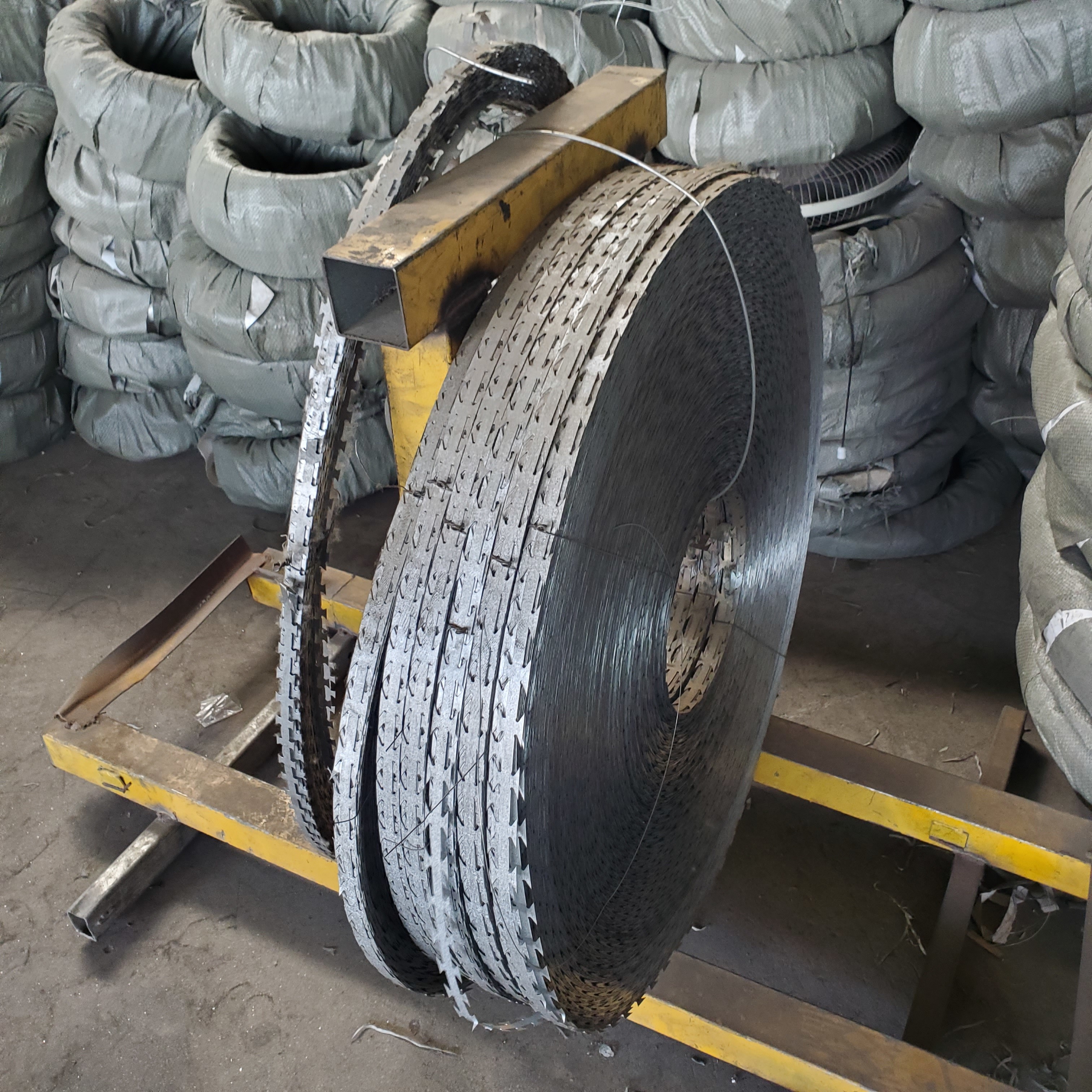 bto 30 razor wire razor type barbed wire Coil type