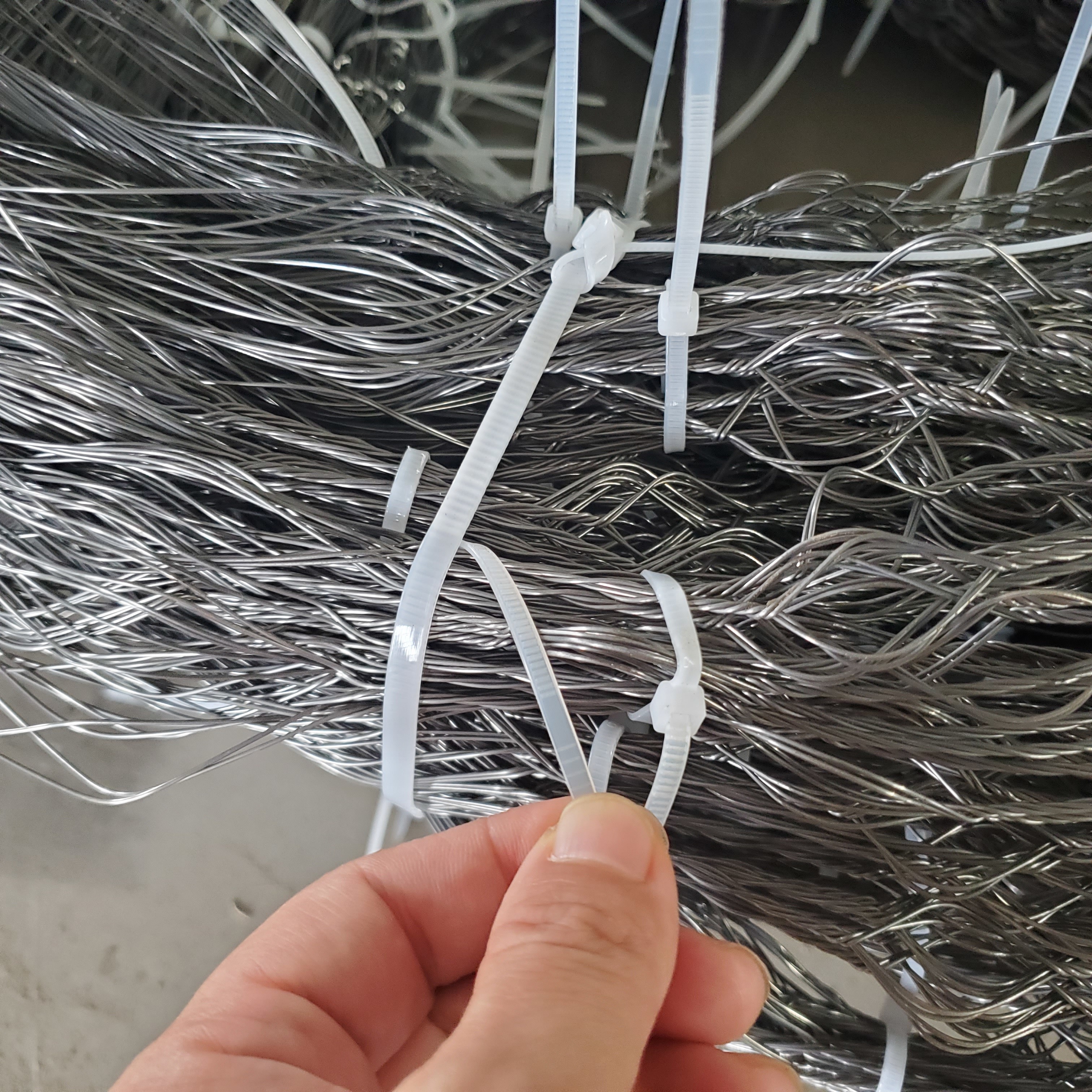 Anti Tank Track Wrapped Wire Mesh To Reduce Tank Mobility